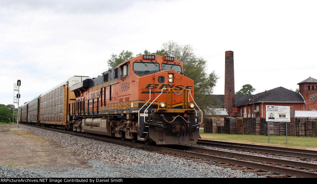 BNSF 6664 leads NS 303 manifest east-bound.